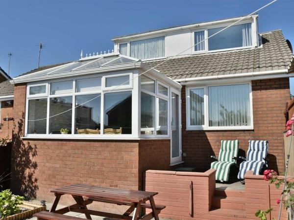 Downstairs Bedroom Bungalow In A Quite Residential Area - Warrington