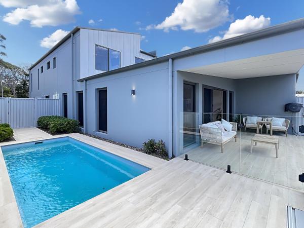 Coastal Pool 3-bed Townhouse Near Broulee Beach - Broulee