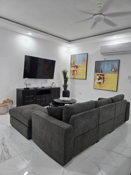 Charisma Apartment - Kingston