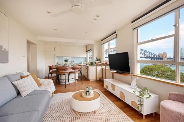 Iconic 1 Br Harbour View Apartment - North Sydney