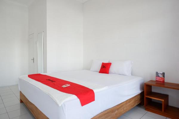 Reddoorz Plus Near Ums Solo - Surakarta
