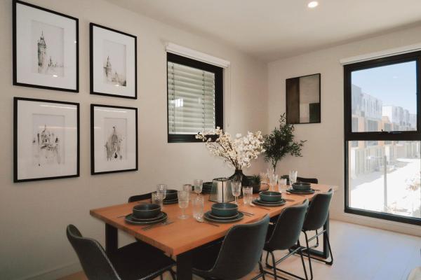 Tide & Timber Villa In Port Melb With Garaged Parking And 4 Levels Pm30 - Kensington