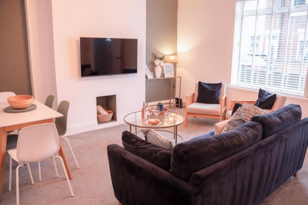 Spacious Beach House Near Promenade & Beach Sleeps 5 - Newbiggin-by-the-Sea