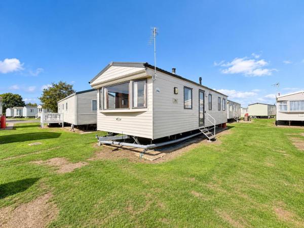 Superb 6 Berth Caravan At St Osyth Beach Holiday Park, Essex Ref 28086y - Clacton-on-Sea