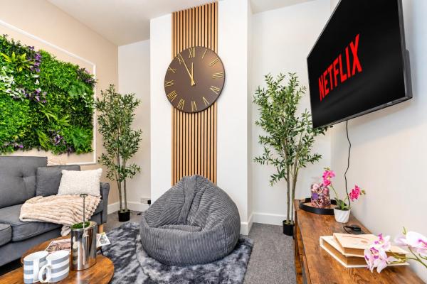 Modern Family Home With Private Garden - Portsmouth