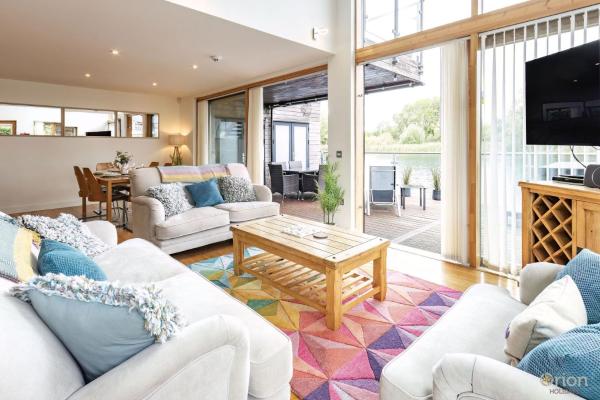 Waters Edge 05, Amaranth Lodge - P - Cirencester