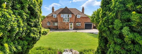 Tangle Tree Lodge - Luxury, Parking, Spacious 5 Bedroom, 7 Beds, Sleeps 12 - Peak District National Park