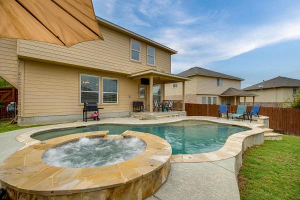 7 Mi To Seaworld! Group-friendly Getaway W/ Pool - Alamo Ranch - San Antonio