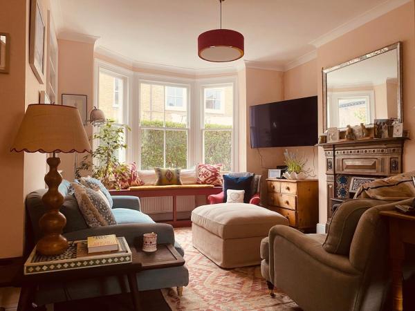 Charming 2-bed House In W4 With Garden - London, UK