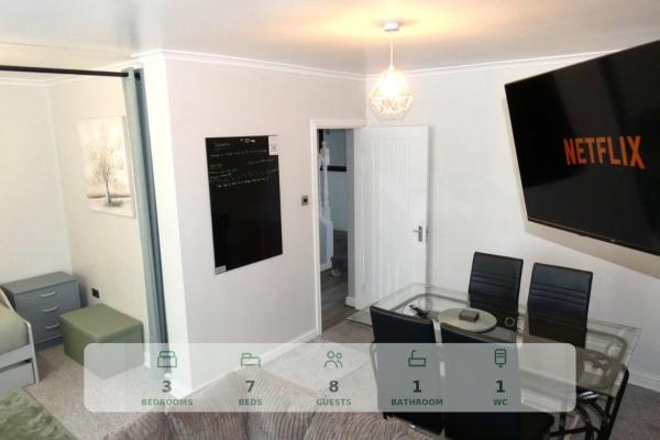 Spacious 3 Bedrooms 7 Beds Maisonette With 1 Bathroom 1wc 4 Smart Tv's With Adaptable Lounge Area Tram Access Near Salford Quays And Mcr City Centre - Rochdale