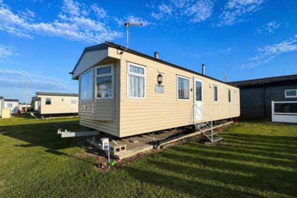 Cabin Sleeps 8 With Pool And Parking - Kent
