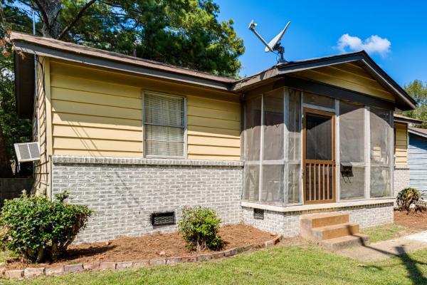 Near Dtwn Jackson: Home W/ Screened Porch - Jackson, MS