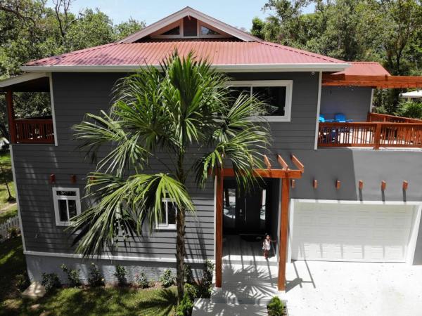 Blue Paradise House – Pool & Beach Access - Honduras