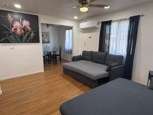 Flowers Apt 5 Min Walk To Downtown - Free Parking - Las Vegas, NV
