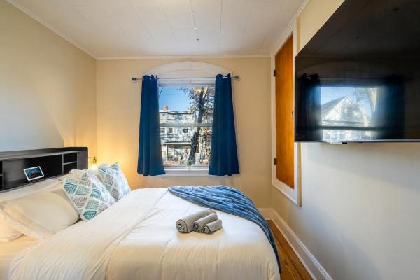 Modern Comfort Minutes From Nyc, Free Parking - Edgewater, NJ