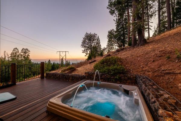 Hot Tub + Scenic Views: Luxury Twain Harte Cabin! - Sonora, CA