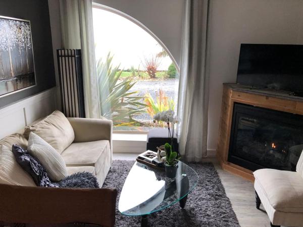 Beachfront Two Bedroom Suite With Sofa Bed - Île de Vancouver