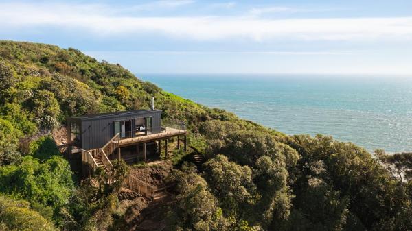 Clifftop Tiny House Sea Views & Kāpiti Island - Porirua