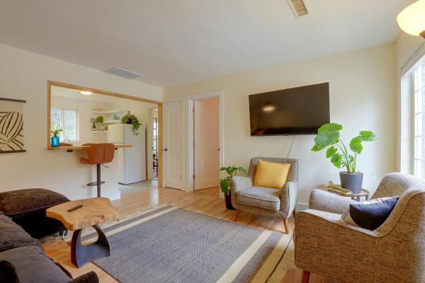 Quiet Neighborhood, Home Office & Fenced Yard! - Portland, OR