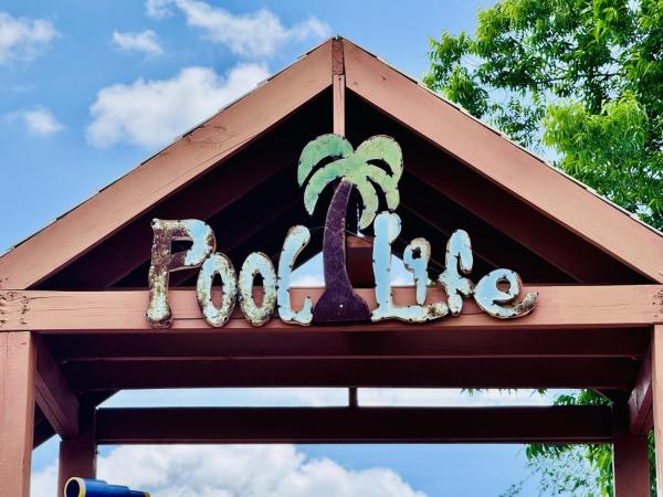 Pool Life - 4 Br 3 Ba 7 Beds - Beaumont, TX