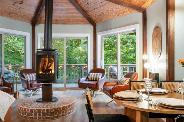 Mid Century Modern Cabin With Hot Tub And Game Room - Wintergreen Resort, VA