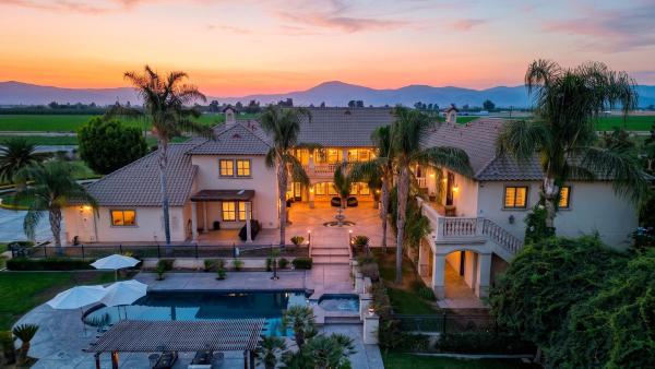 Vista Del Lago Estate By Avantstay - Bakersfield, CA