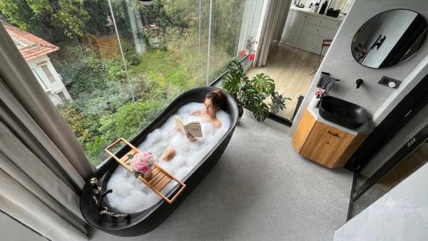 Staycation At Forest View Apartment With Hot Tub - イガットプリ