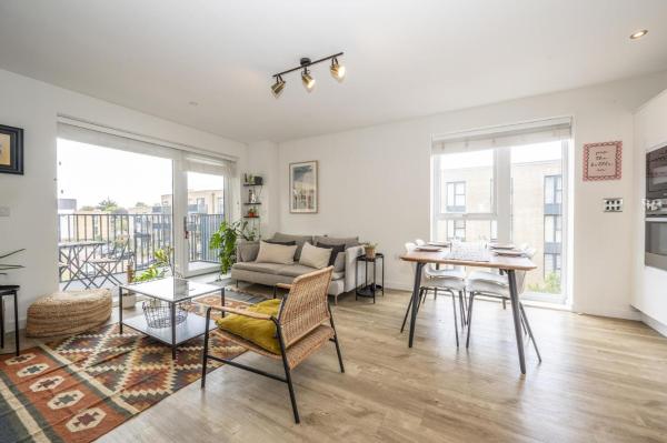 The Greenwich Green 2br • 2ba • Balcony - Pass The Keys - Woolwich