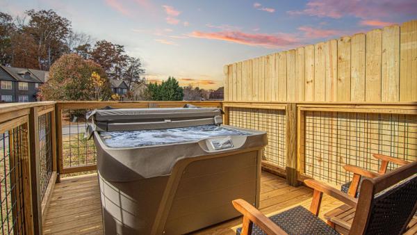 Willow Trace- Cute Condo, Hot Tub, Minutes To Pigeon Forge! - Soaky Mountain Waterpark, Sevierville