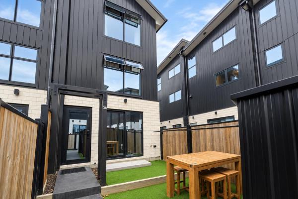 2-bedroom Townhouse At 56 Stewart Street - West Coast