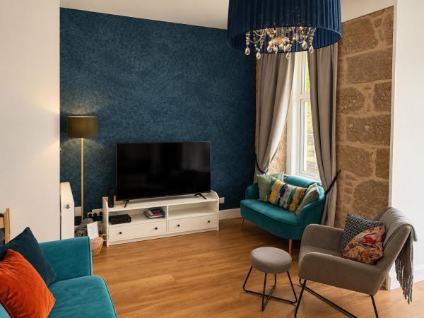 Riverside Cottage Retreat - Sauna & Jacuzzi - Strathaven