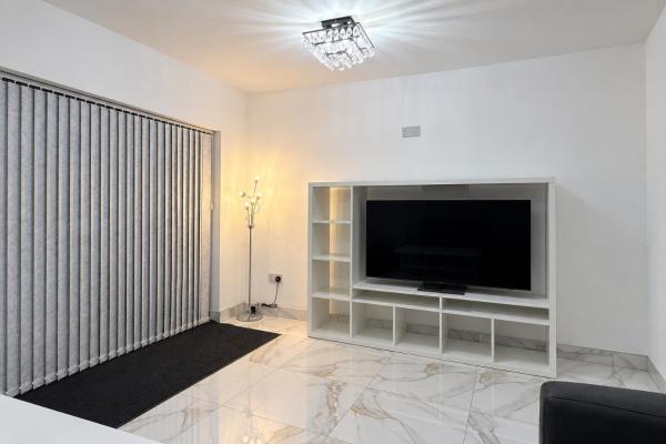 Central Cardiff Near Principality Stadium Tramshed Central Station & Wales Millennium Centre Luxury 5-bed House Sleeps 13 With Parking & Garden - Cardiff