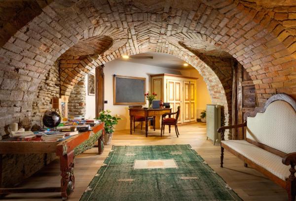 Borgese Camere E Suites - Alba