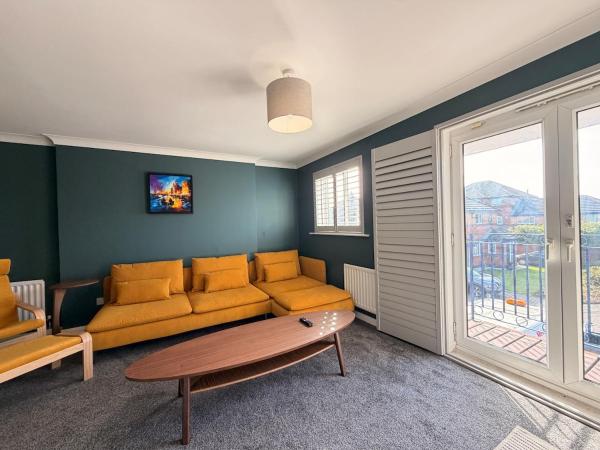 The Wharf - 4-bed Marina Town House Parking, Near City & Parking - Liverpool