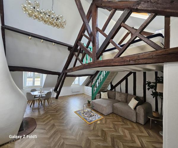 Le Cathédrale - Air-conditioned, Cozy, Central And Offbeat - Senlis