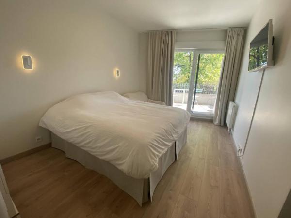 Private Room Near Metro With Terrace In Saint-denis - Goussainville