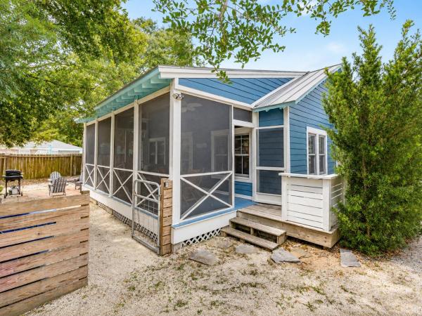 317 W Cooper Ave Stones Throw Pets Considered - Folly Beach, SC