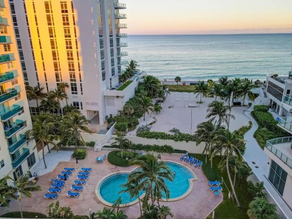 Great Apartment In Hollywood With Side Ocean View! - Hollywood, FL