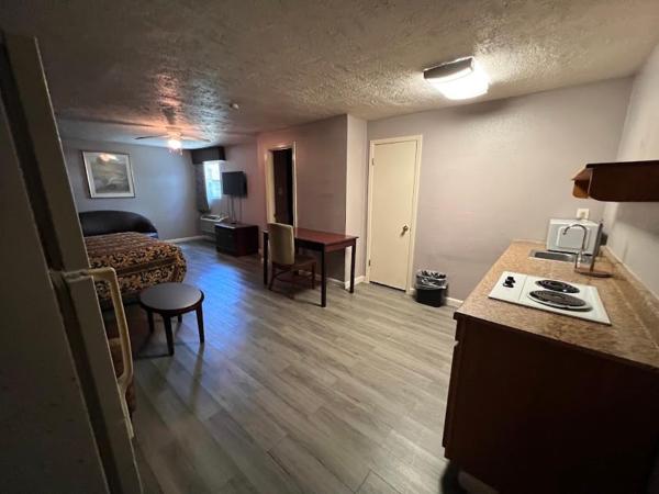 Galveston Bay Inn - League City, TX