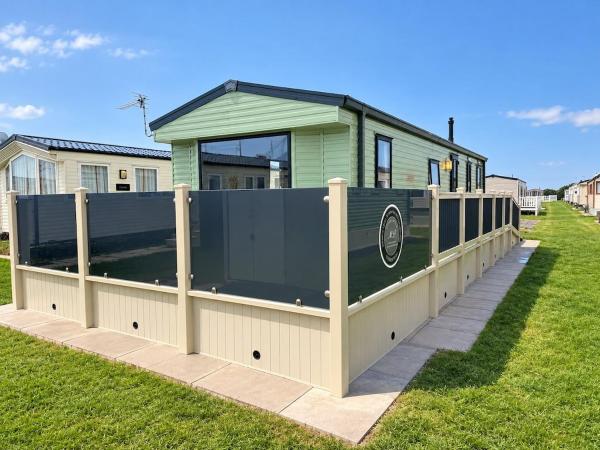 Sunnymede B2 - Hot Tub Caravan - Fantasy Island, Pet Friendly ,Wi-fi Available, Meadow Lakes Caravan Hire - Ingoldmells