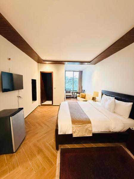 Rock Cliff Deluxe Mountain View Bedroom - Kashmir Point - Pakistan