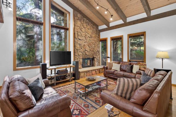 Spring Hill Hideaway Fireplace - Vail, CO