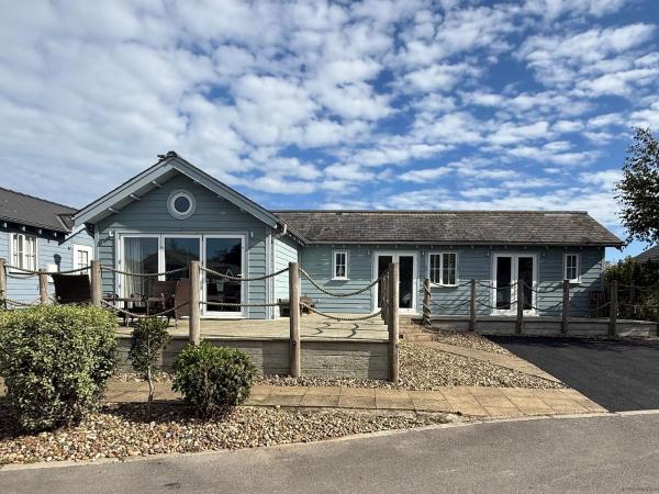 Blue Bay, The Bay, 2 Bedrooms With Ensuites, Parking Bay, 2 Dogs Welcome - North Yorkshire