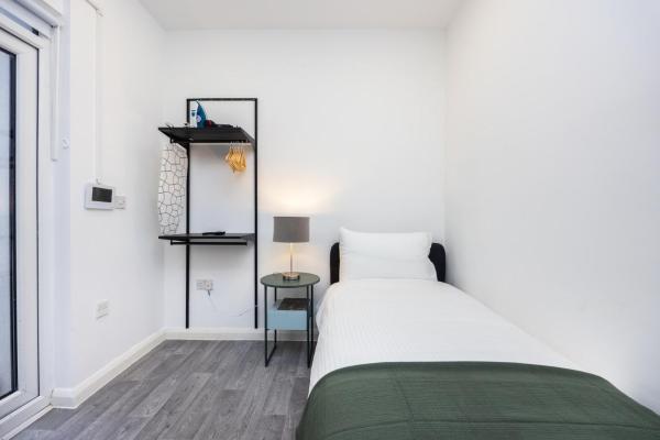 Earl's Court Residence - Twickenham