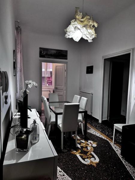 Wow Home 3 - 175 Mq - Posteggio Privato - Davanti Porto Traghetti - Fino A 10 Posti Letto - 熱拿亞