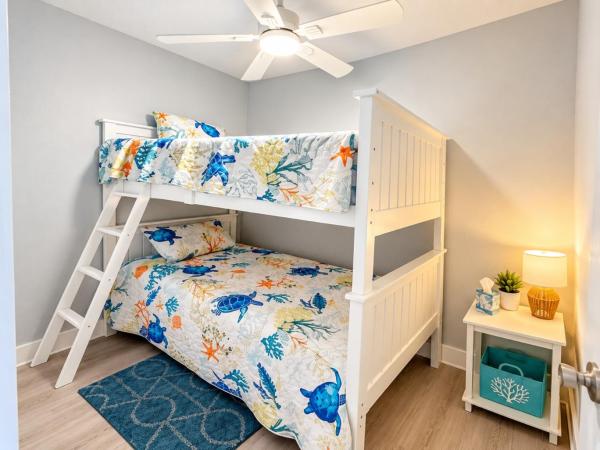 Turtle Cove Home 1 Block From The Beach - Cocoa Beach, FL