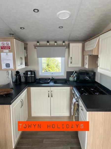Stunning 3 Bedroom Caravan - Abergele