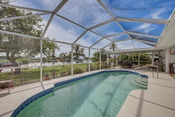 Heated Pool, Fishing Dock! Florida Escape On Canal - Port Charlotte