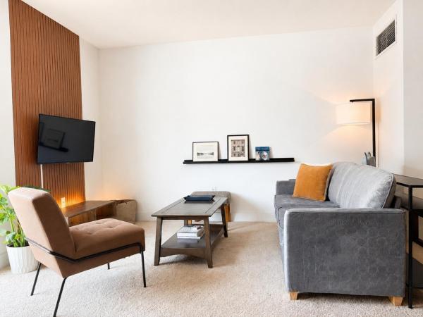 Third Ward Apt Near Summerfest With Gym And Balcony - Sleeps 4 - Wisconsin