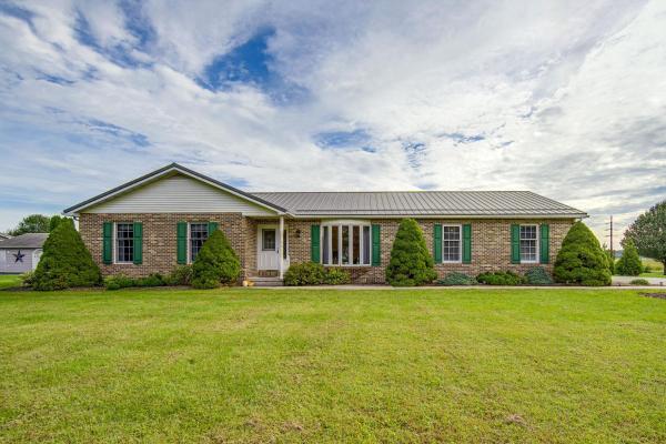 Charming Lewisburg Home W/ Hot Tub & Games! - Pennsylvania
